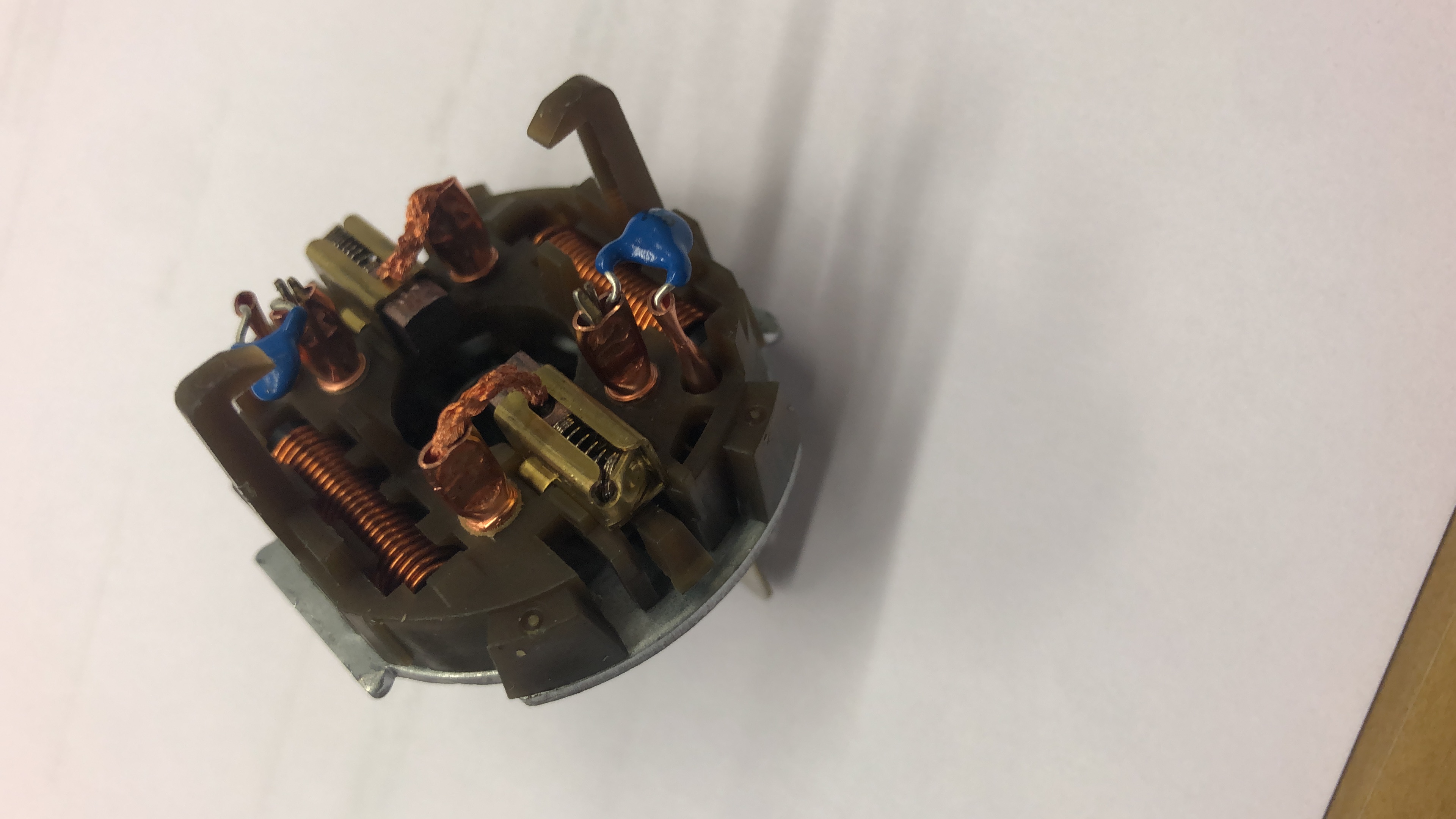 MOTOR CAP WITH BRUSH HOLDER at ZSK Stickmaschinen